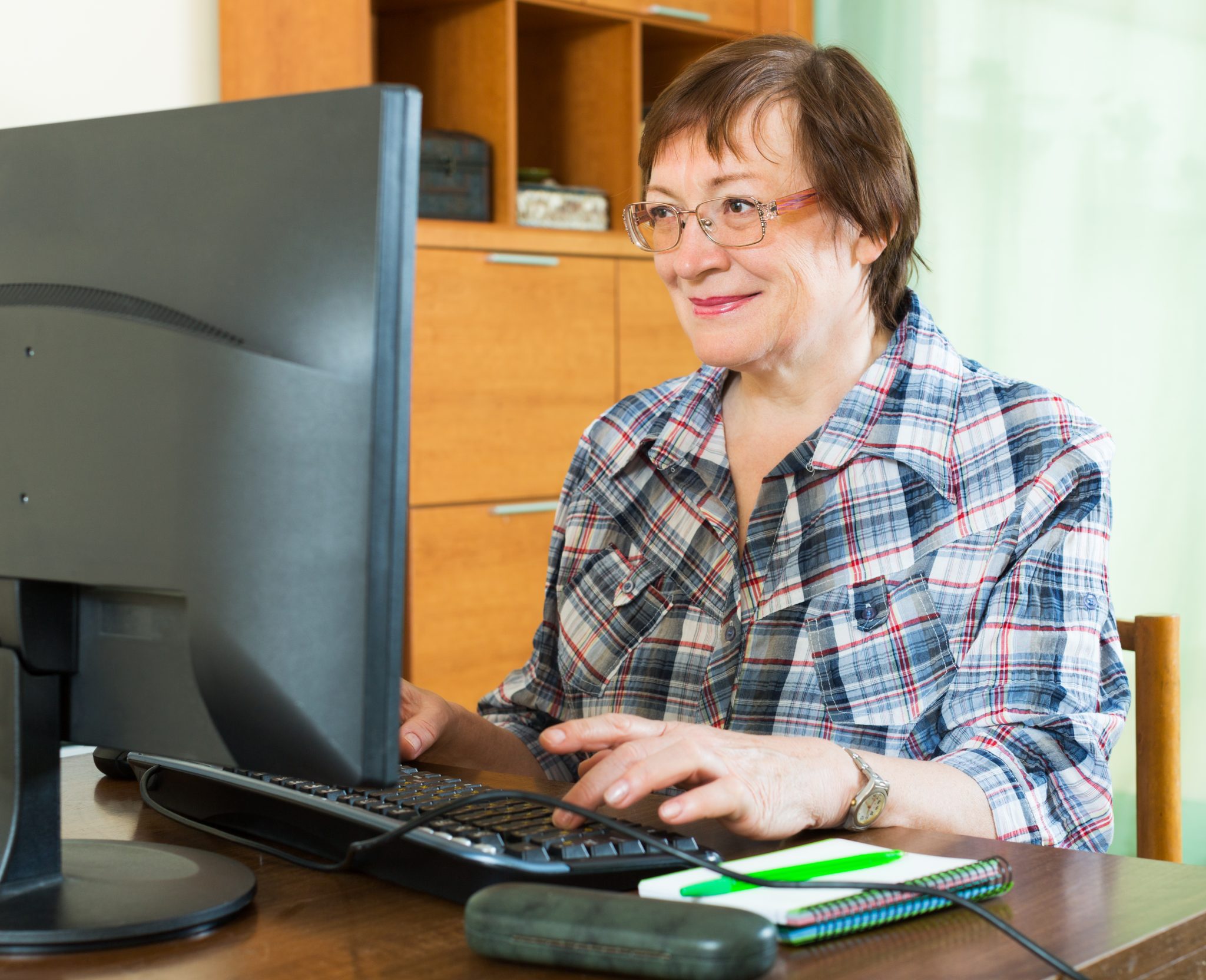 Desktops and monitors for your school or trust - Everything ICT